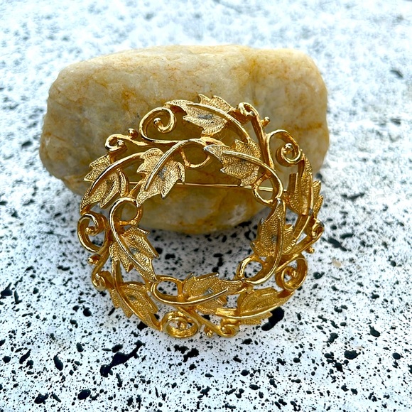 TARA | Jewelry | Vintage Tara Leaf Brooch Gold Silver Tone | Poshmark